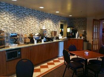 Days Inn Thompson Pet Policy