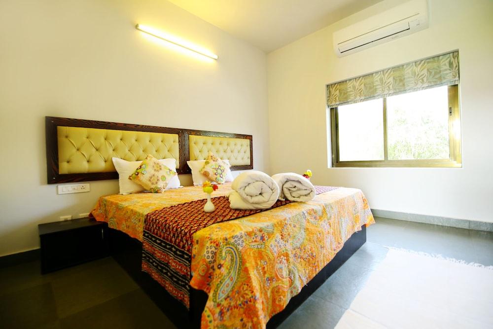 MACHLI a Wilderness Home Pet Policy