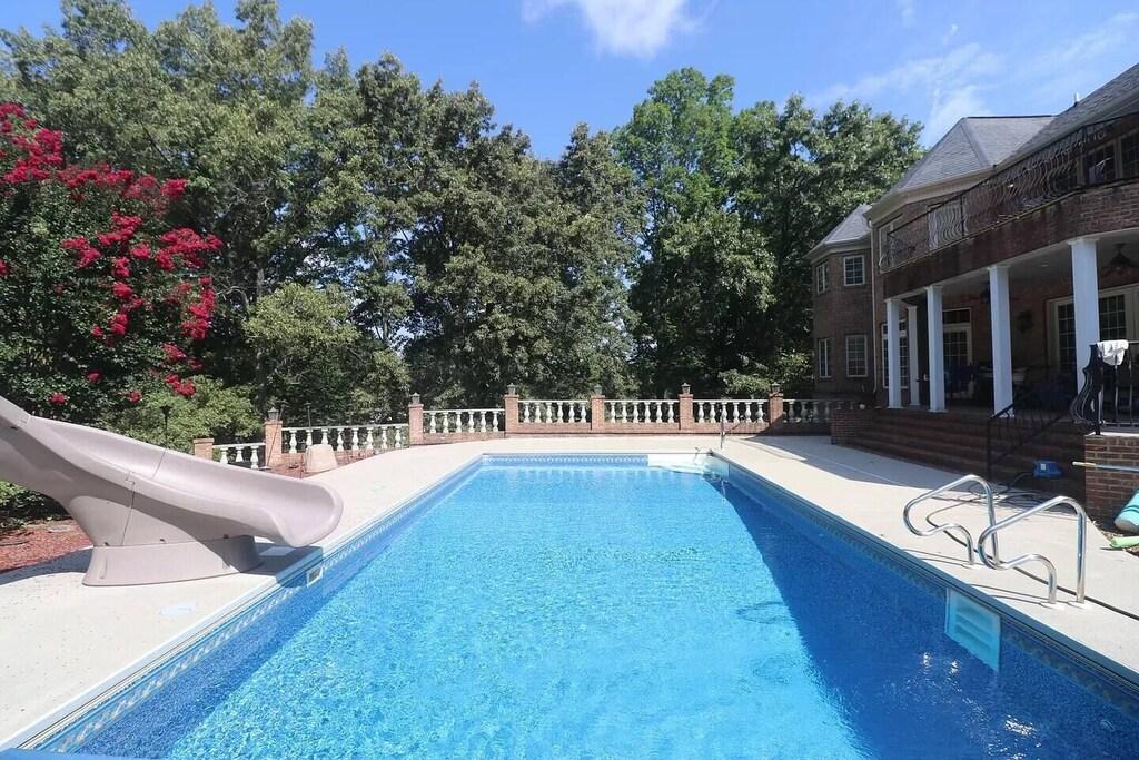 Lake Cumberland's Clubhouse Year Round Pool Estate Pet Policy