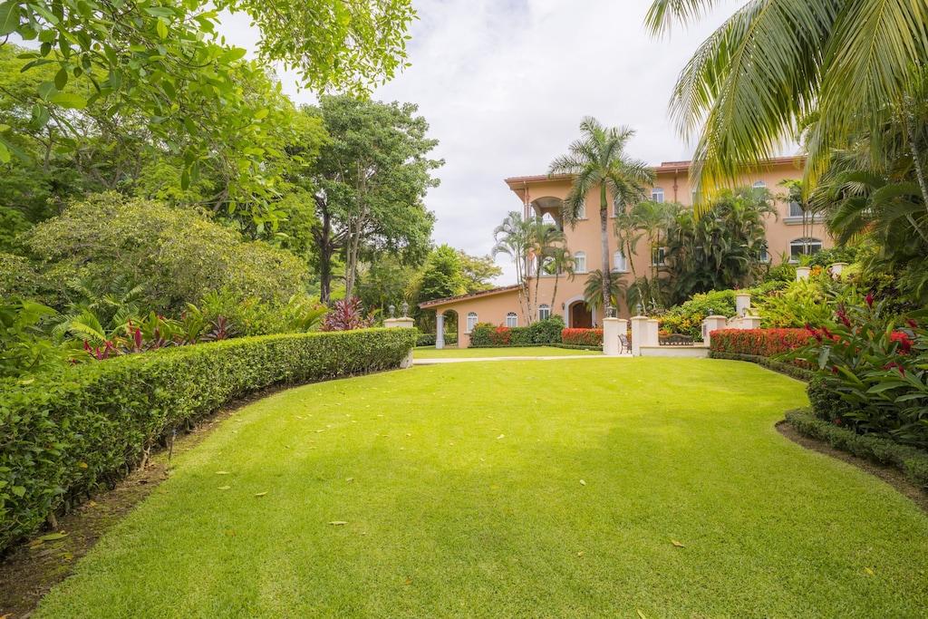 Colina 8E Pet Policy