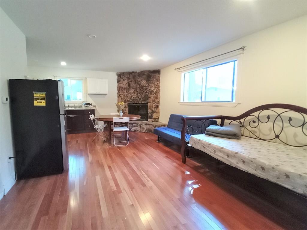 Greenhouse Back Unit Pet Policy