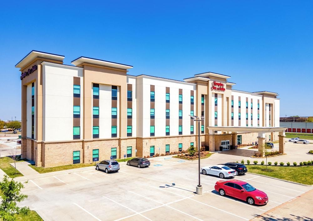 Hampton Inn & Suites Dallas/Plano Central Pet Policy