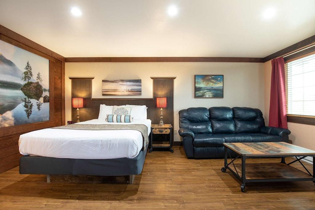 Flip Flop - Queen Studio Room at Wanderlust Inn Pet Policy