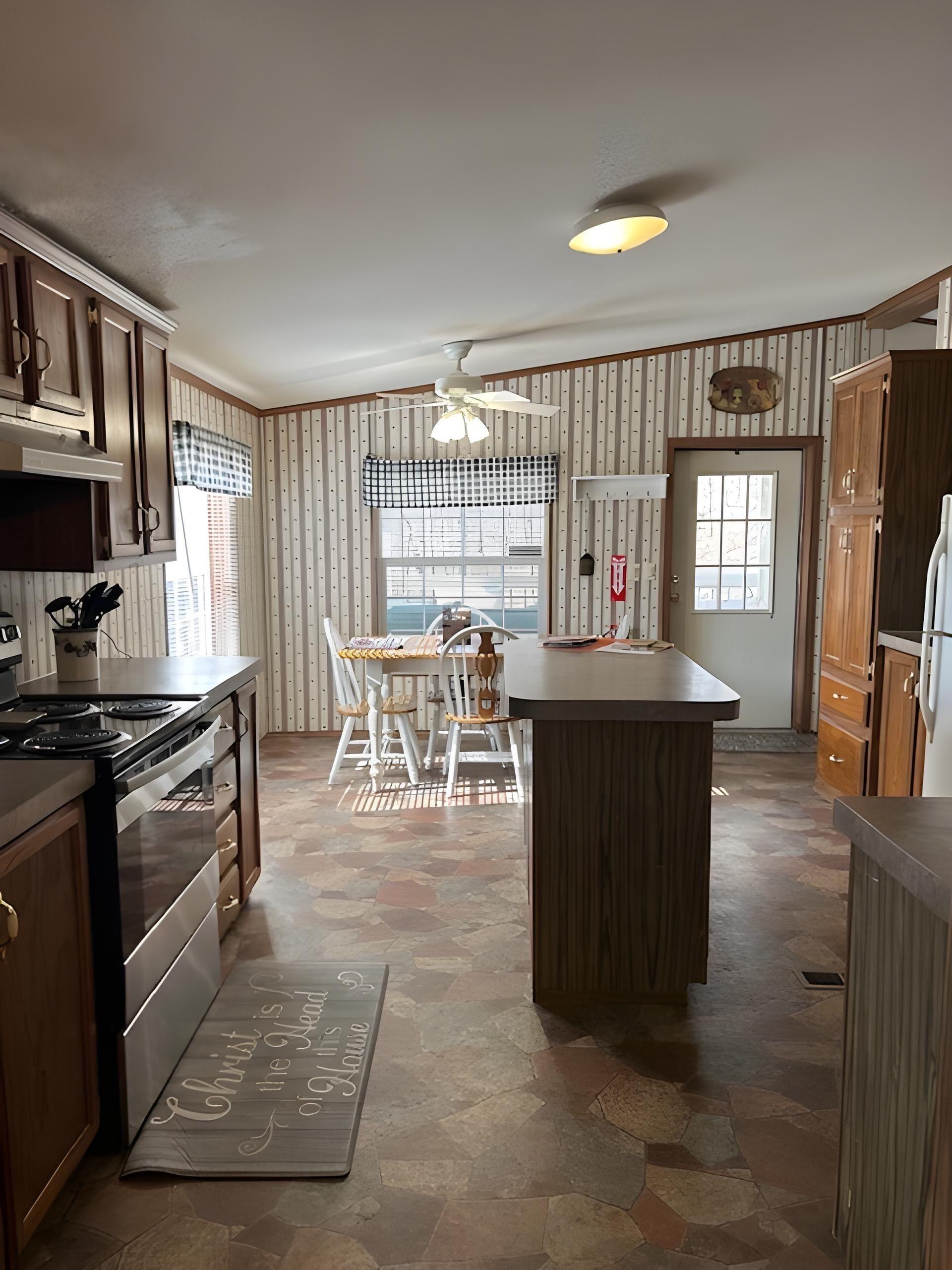 Patoka Lake Family-Style Home Pet Policy