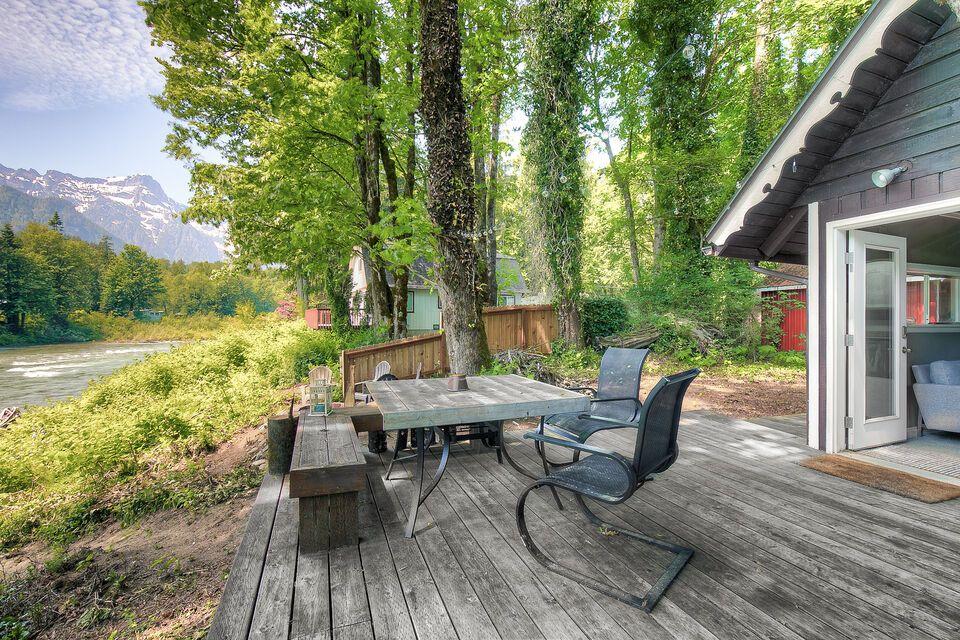 Persis Perch Pet Policy