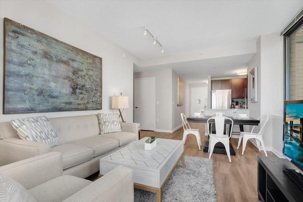 Spacious & Clean 1BR Apartment with Full Kitchen Pet Policy