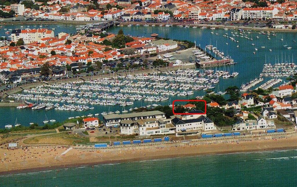 Villa 160 M2 50 M from the Beach, Panoramic View of Port La Vie, Wooded Park Pet Policy