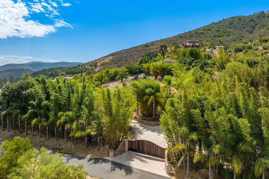 Private Ocean-View Estate Close to Beaches Pet Policy