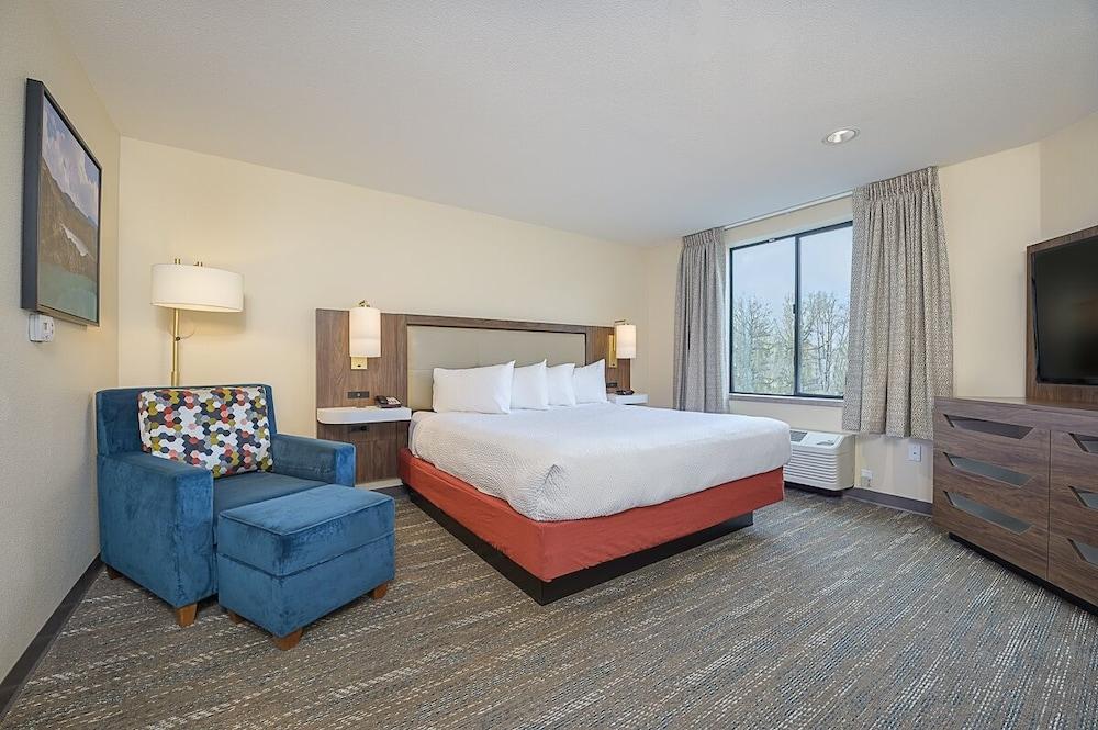 The Portlander Inn and Marketplace Pet Policy