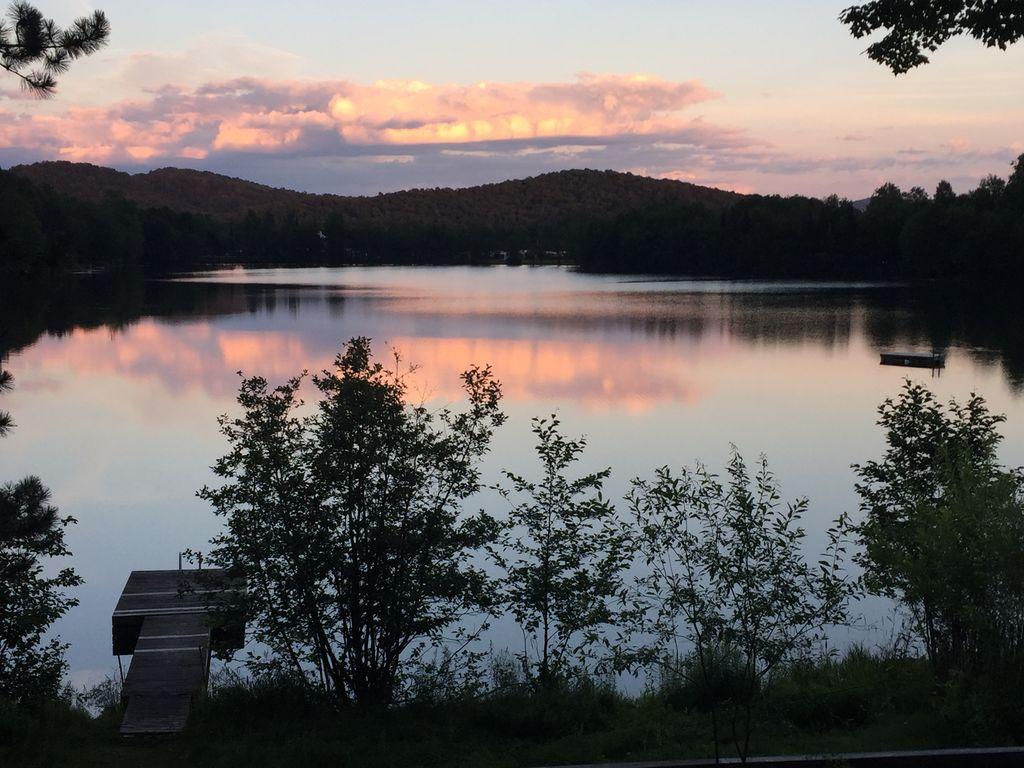 Lac Moore Waterfront Home Pet Policy