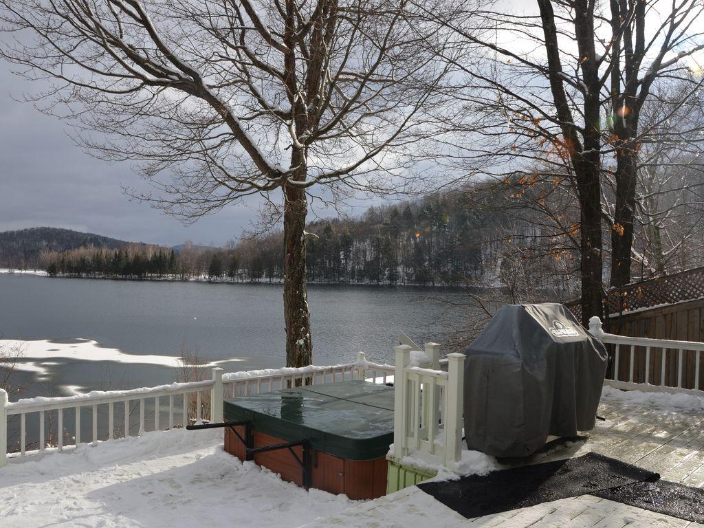 Lac Moore Waterfront Home Pet Policy