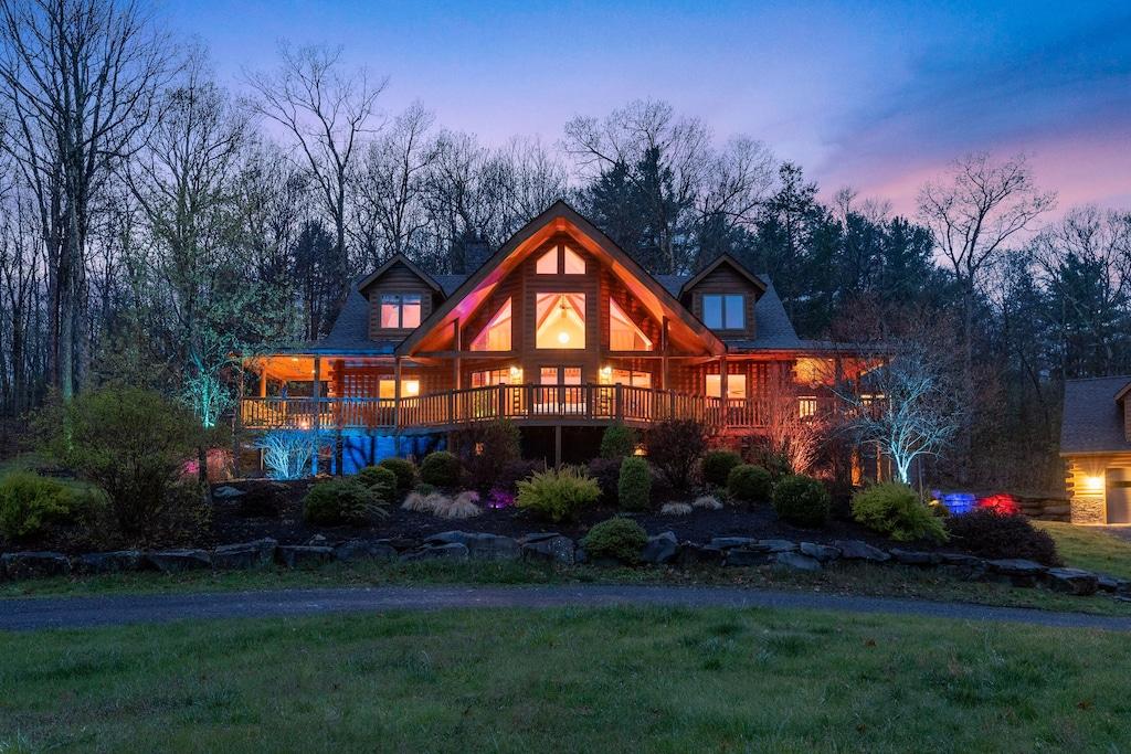 Designer Log Home on 20 Acres Near Rhinebeck Pet Policy
