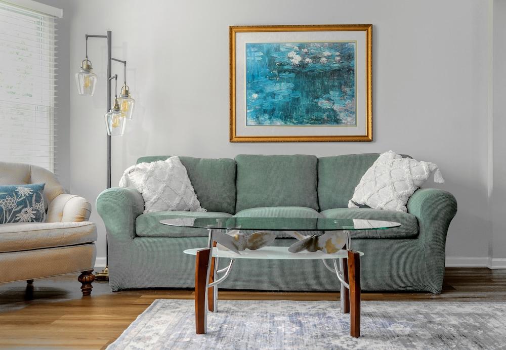 Vida del Lago Pet Policy