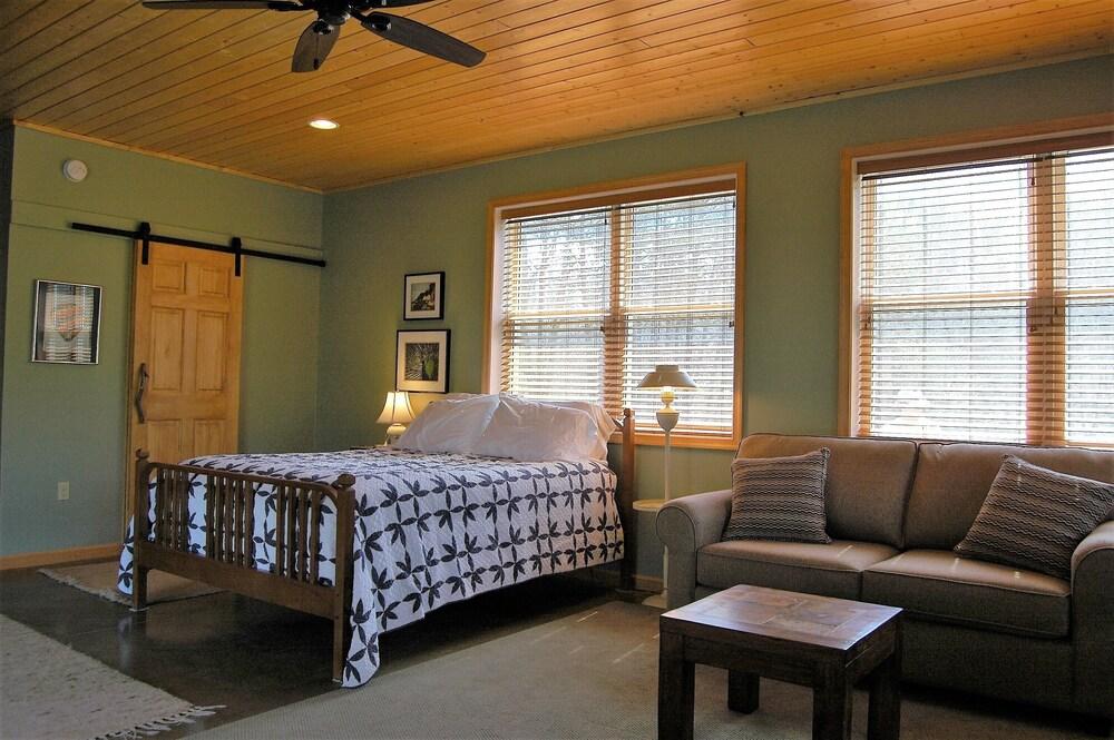 Shady Grove Vineyards Pet Policy