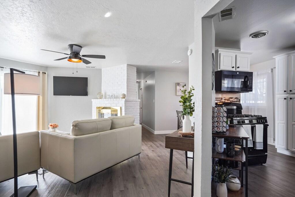 Cute & Comfy 3BR Home with Relaxing Gazebo Pet Policy