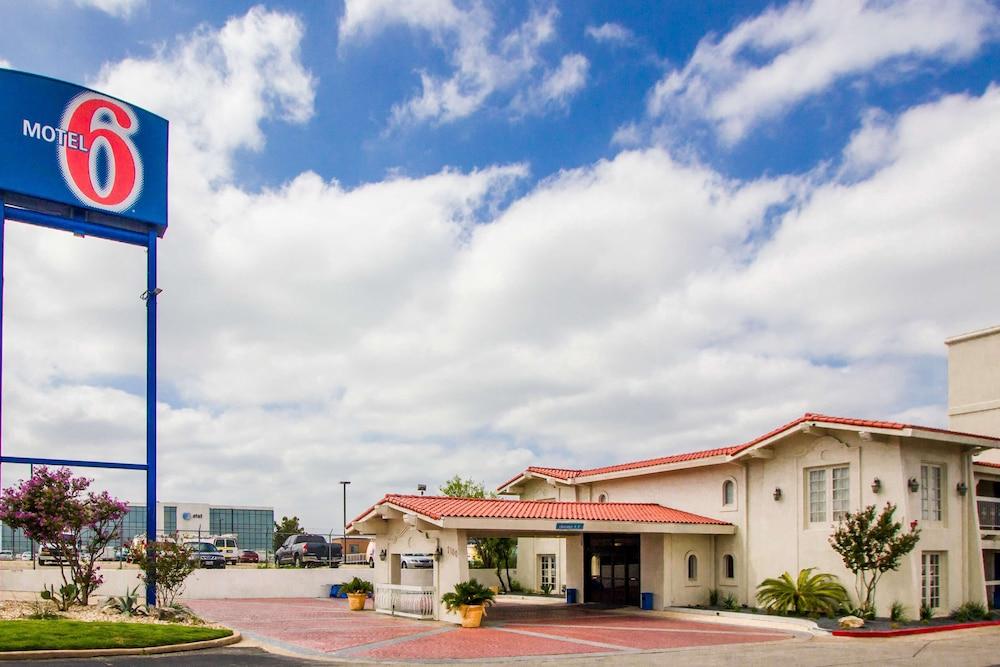 Motel 6 Austin TX - Midtown Pet Policy