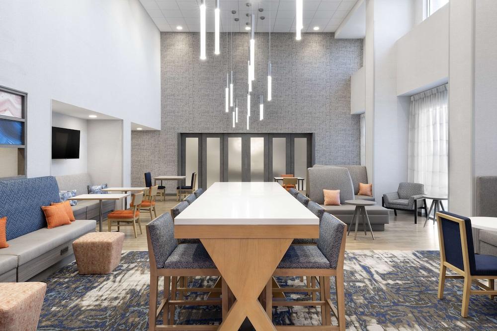 Hampton Inn & Suites St Charles Old Town Area Pet Policy