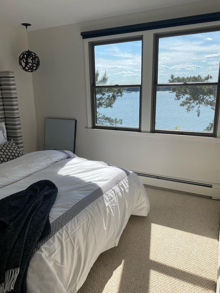 5/5 Private Oasis Overlooking Waquoit Bay Pet Policy