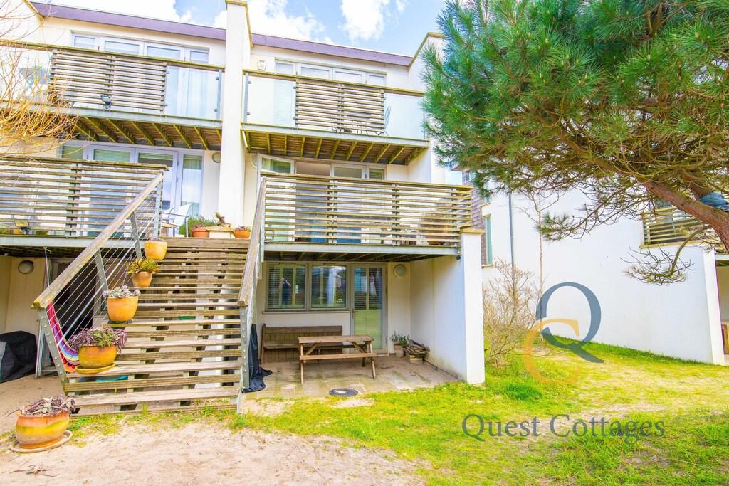 Sandy Toes Pet Policy