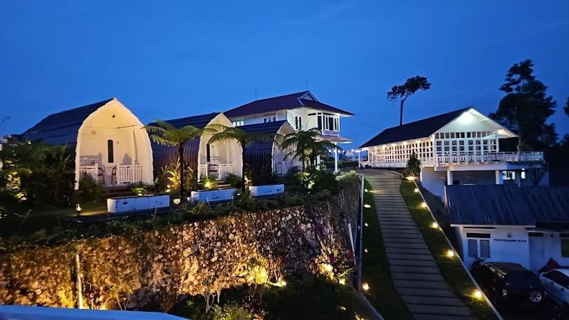 Batara White Lodge and Tent Pet Policy