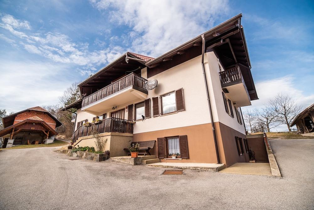 Farm Stay Zagar Pet Policy