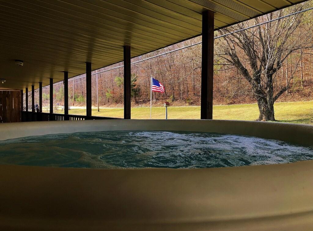 Gin & Tater's Place Pet Policy