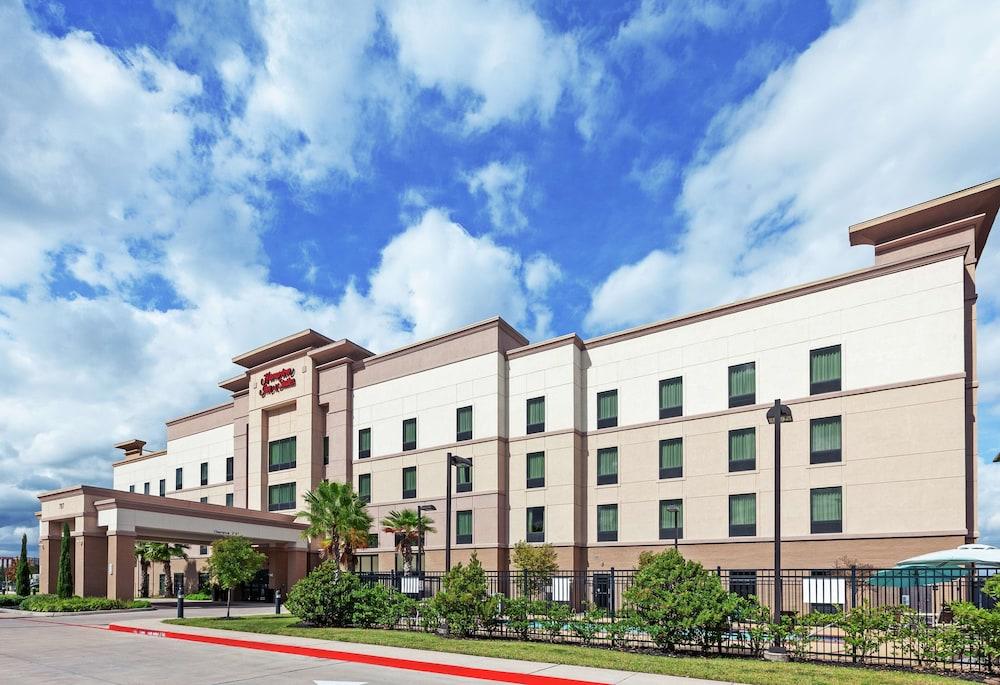 Hampton Inn & Suites Houston North IAH Pet Policy