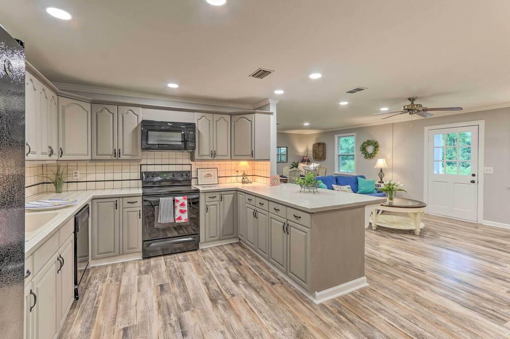 3BR House for Leisurely Days on the Water Pet Policy