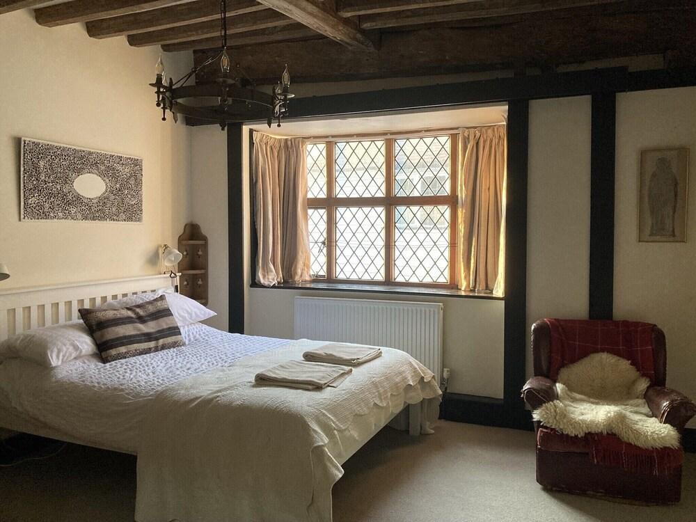 Oak Corner - Medieval House in the Heart of Rye Pet Policy