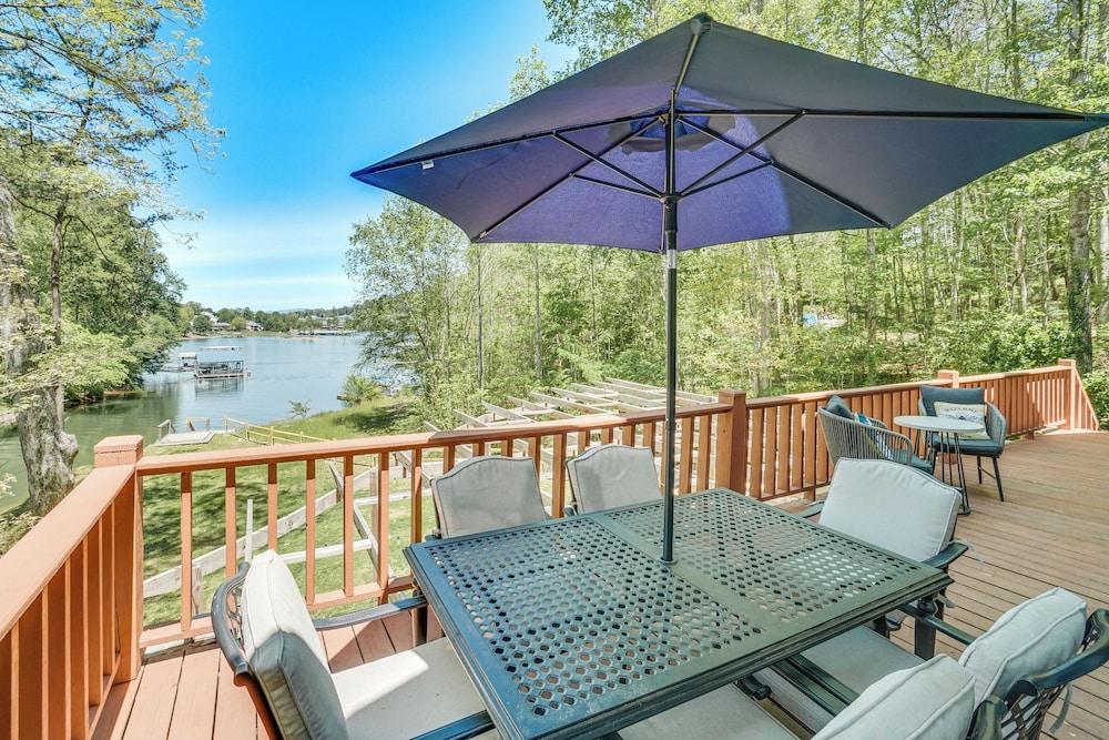 Lakefront Hiawassee Retreat With Dock + Hot Tub Pet Policy