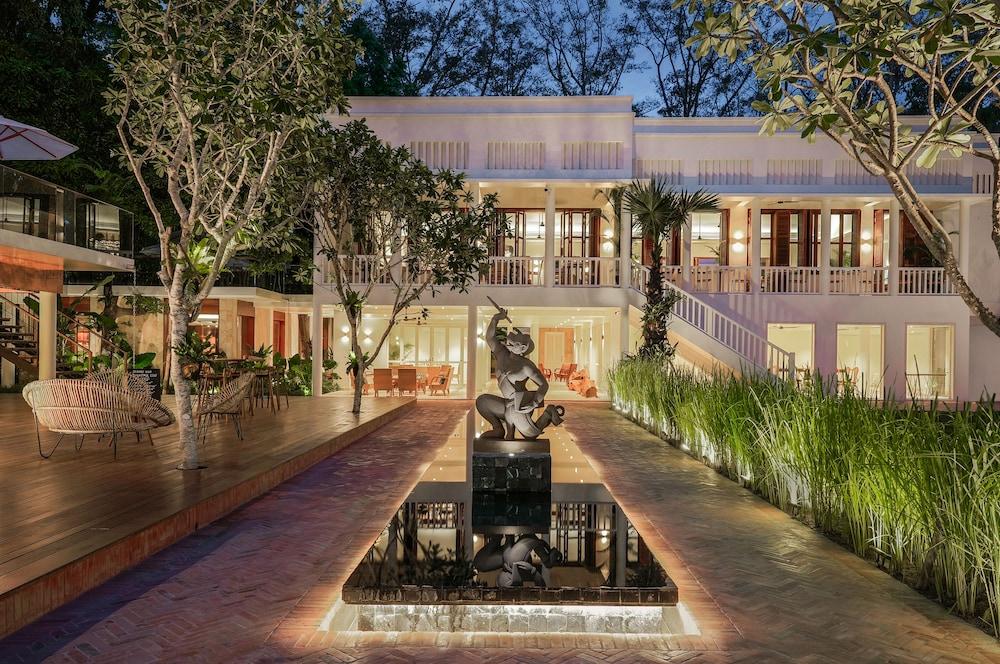 FCC Angkor by Avani Pet Policy