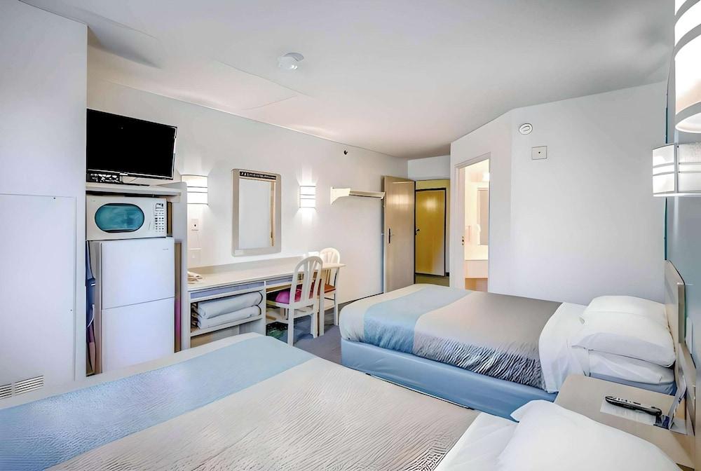 Econo Lodge Pet Policy