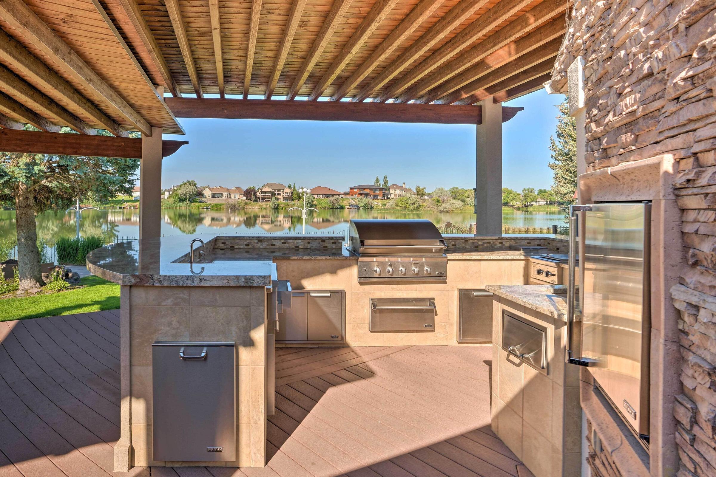 Moses Lake Retreat with Salt Water Hot Tub Pet Policy