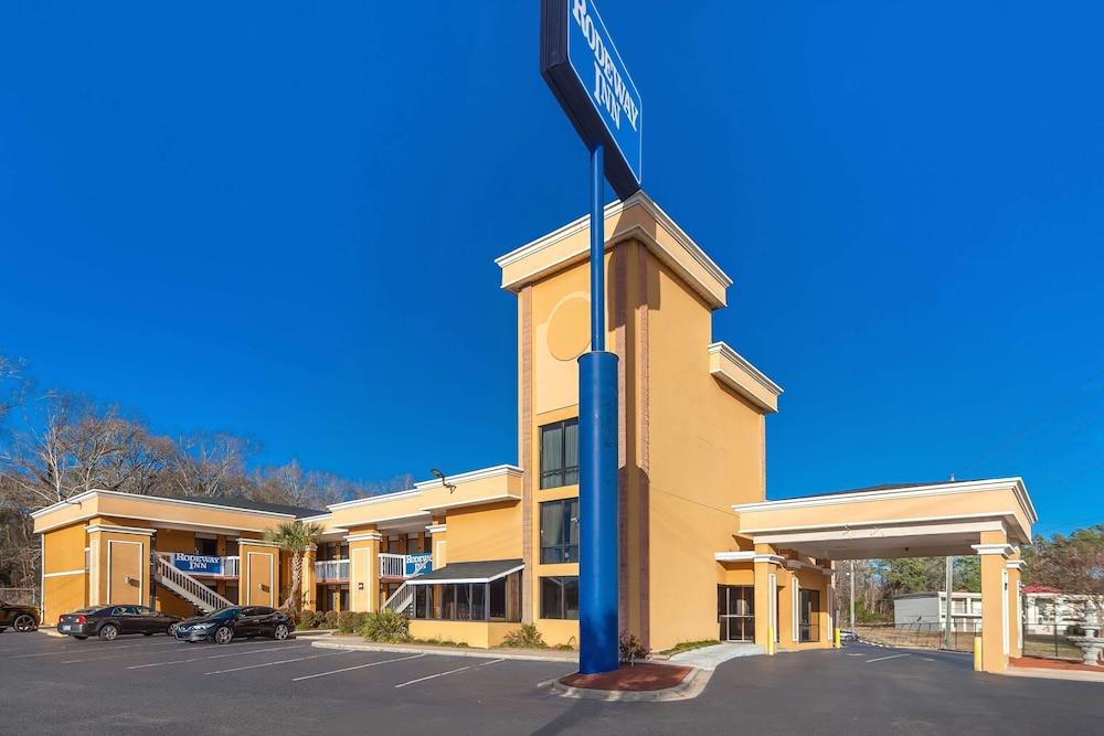 Rodeway Inn Pet Policy