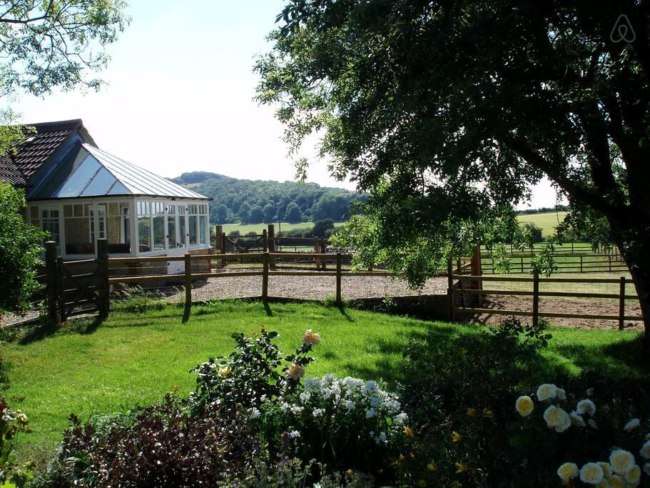 Horningsham Airbnb Rentals Pet Policy