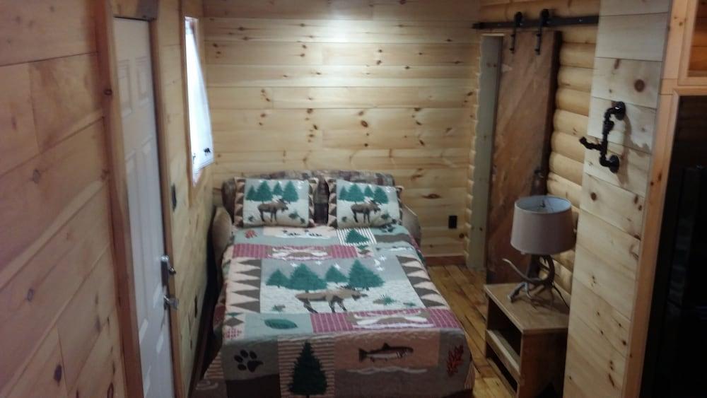 Little Moose Lodge Pet Policy