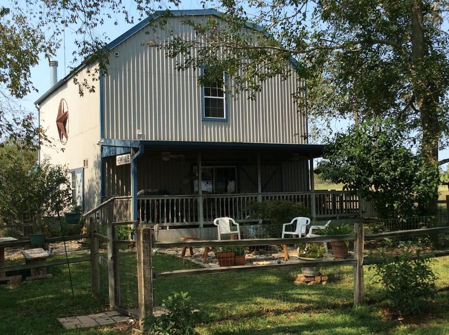 Pet Friendly Vacation Rentals in Flatonia, TX - BringFido