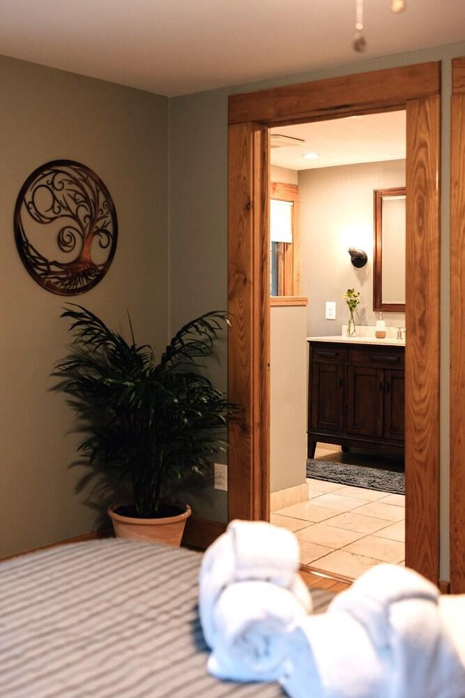 Foxie Moxie Pet Policy