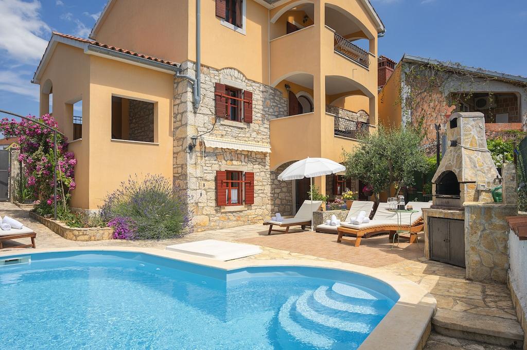 Villa Rondola Pet Policy