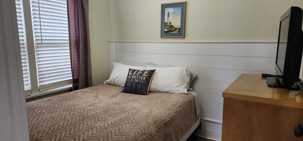 Kipling Cottages Last Resort #7 on Lake Michigan Pet Policy