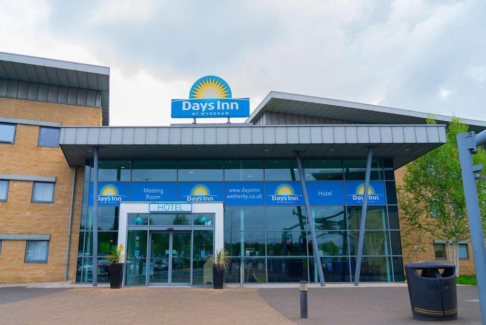 Doggy days inn store