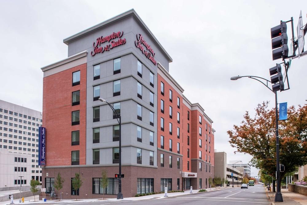 Hampton Inn & Suites Winston-Salem Downtown Pet Policy