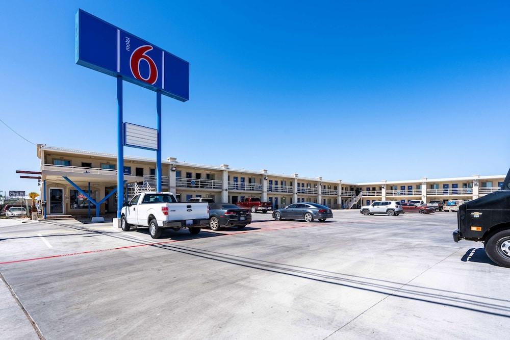 Motel 6 Odessa TX - 2nd Street Pet Policy