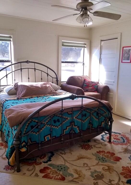 Adorable 2 Bedroom Adobe Cabin on Fishing Property Pet Policy