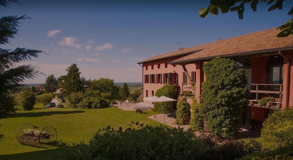 Casa Rossa Ai Colli Pet Policy