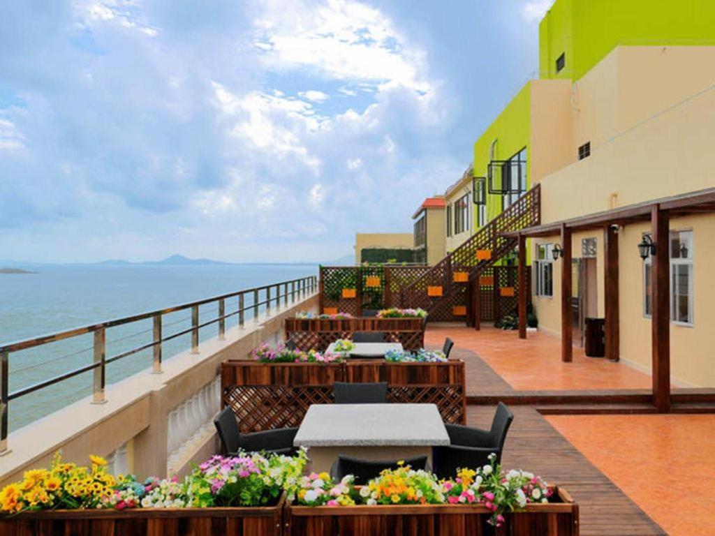 Vienna Classic Hotel Guangdong Yangxi Moon Bay Pet Policy