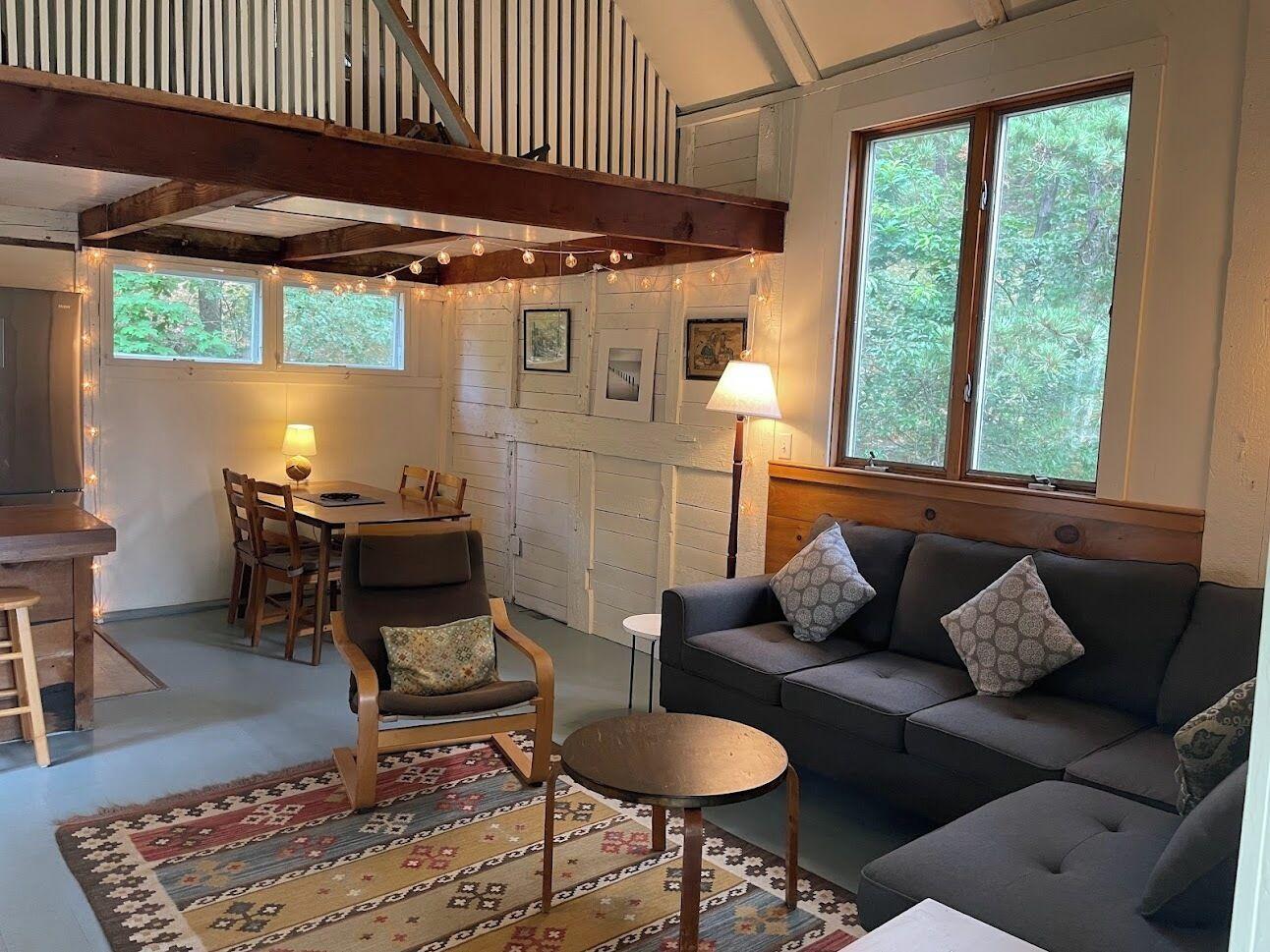 695 Bound Brook Island Road Studio Pet Policy