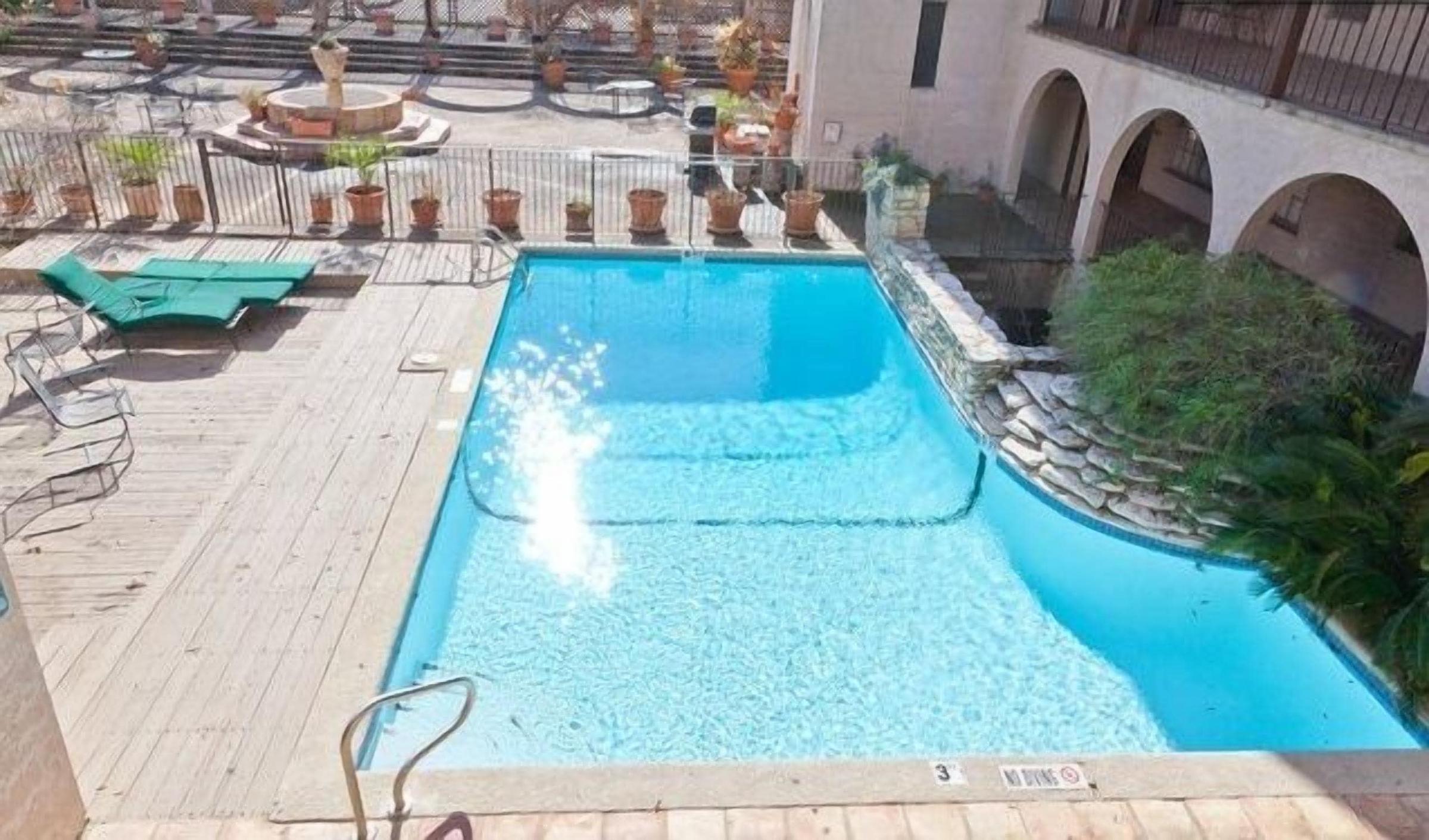 Simmer Downtown Condo Pet Policy