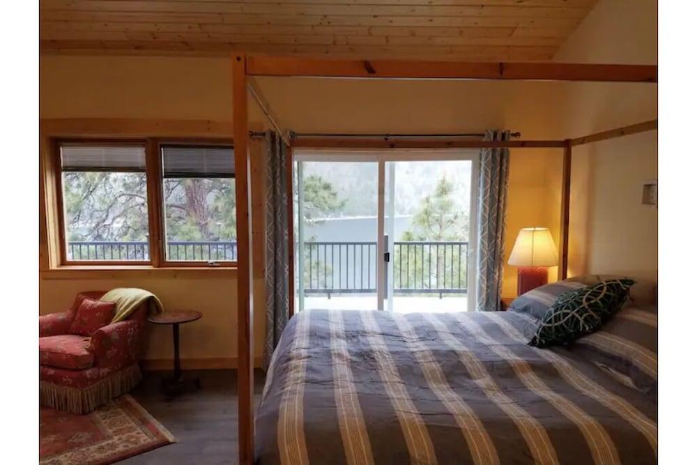 Happy Place Pet Policy