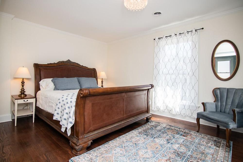 The Maxwell House - Steps from the Lake & Downtown Pet Policy